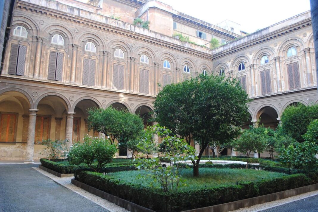 Italian Palaces - 30 Exclusive Royal Residences to Discover